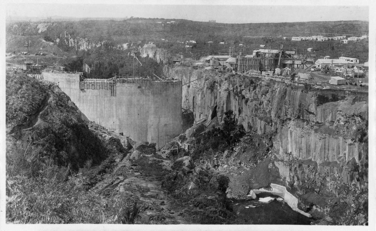 Construction of Arapuni dam wall - Te Awamutu Museum